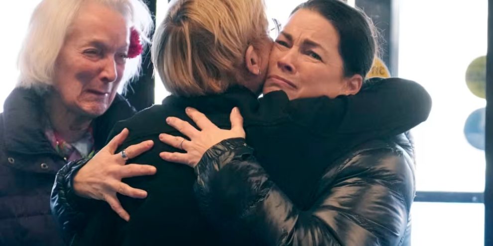 Nancy Kerrigan Tearfully Pays Tribute to Figure Skaters Lost in Tragic ...