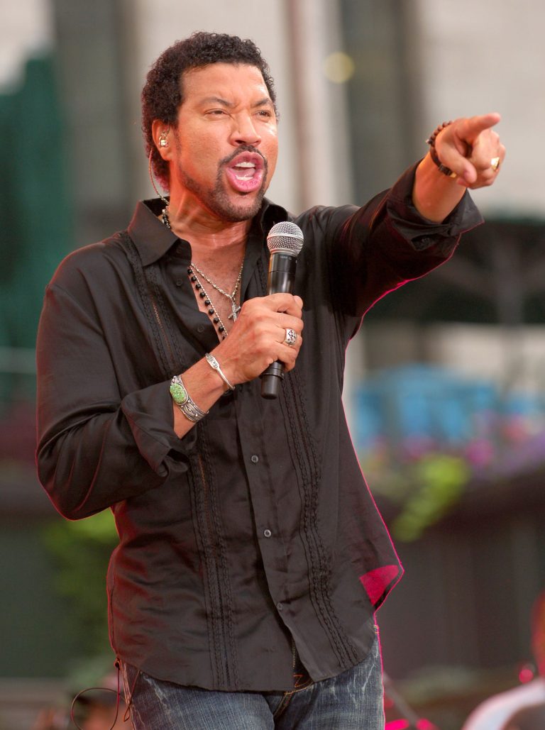 Earth, Wind & Fire and Lionel Richie Announce Joint 2026 Tour | 107.5 ...